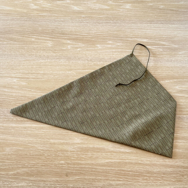 【1点もの】着物地ので作る箸袋・カトラリーホルダー -ウール着物地 薄緑に細い線（ヴィンテージ） P-37 | iichi 日々の暮らしを心地よくするハンドメイドやアンティークのマーケットプレイス