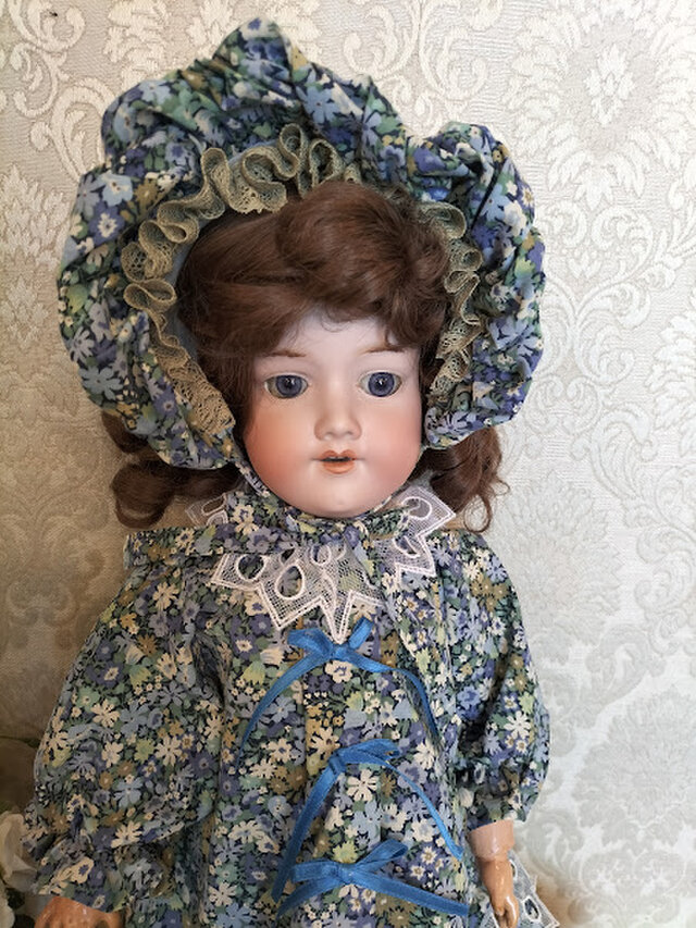 ドール背丈が60cm位用 ブルー花柄ドレスとボネ | iichi 日々の暮らしを心地よくするハンドメイドやアンティークのマーケットプレイス