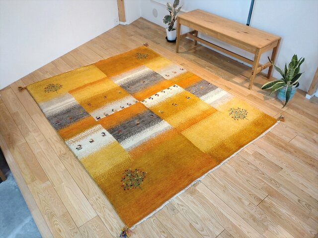 新規入荷】ペルシャ ギャッベ リビング 195x150cm 黄金色 グレー ザクロの木 | iichi 日々の暮らしを心地よくするハンドメイド ...