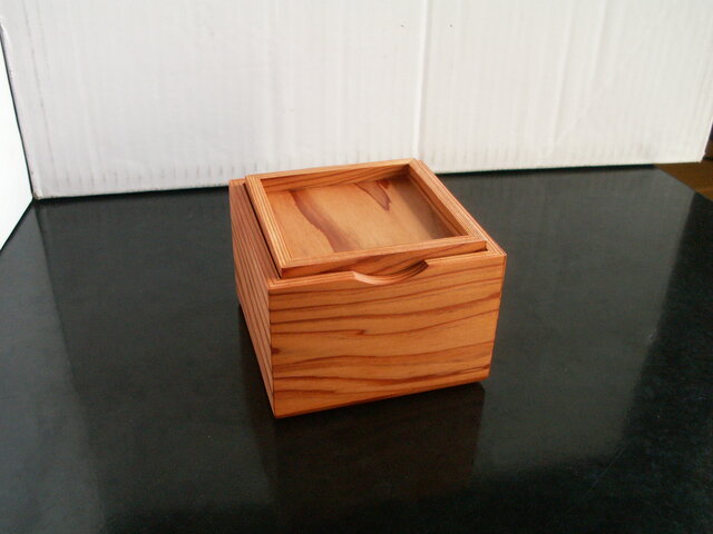 屋久杉、将棋 駒箱、小箱、小物入れ、茶碗箱 K253 | iichi 日々の暮らしを心地よくするハンドメイドやアンティークのマーケットプレイス