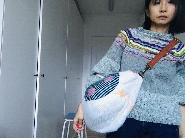 Bag 手縫いのバッグ 布製 本革持ち手 スローファッション ハンドメイド 1946 | iichi 日々の暮らしを心地よくするハンドメイドやアンティークのマーケットプレイス