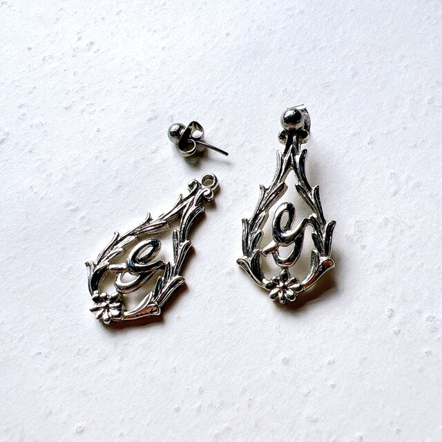 PS6-【 sarah coventry 】サラコベントリー・ヴィンテージピアス Initial "G" 2WAY | iichi 日々の暮らしを心地よくするハンドメイドやアンティークの ...