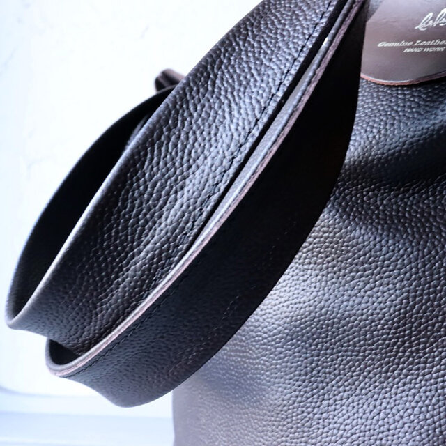 【期間限定】値下 軽量 クシャ 型押し 縦型 男女兼用 革 ハンドメイド1291 | iichi 日々の暮らしを心地よくするハンドメイドやアンティークのマーケットプレイス