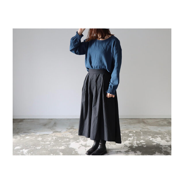 ふわふわ厚みが2倍！厚手ダブルガーゼブラウス／シャーリング袖のシンプルなブラウス／ふっくらダブルガーゼ／ネイビーブルー | iichi 日々の暮らしを心地よくするハンドメイドやアンティークの ...