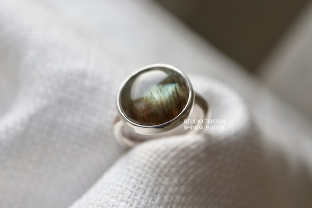 [アゲハ蝶のlabradorite]ring | iichi 日々の暮らしを心地よくするハンドメイドやアンティークのマーケットプレイス
