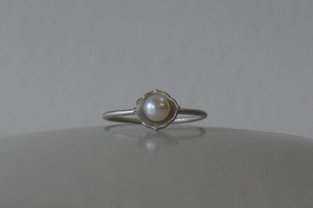 Frill Pearl Ring | iichi 日々の暮らしを心地よくするハンドメイドやアンティークのマーケットプレイス