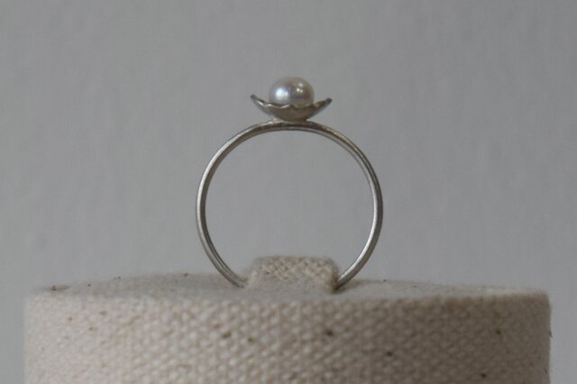 Frill Pearl Ring | iichi 日々の暮らしを心地よくするハンドメイドやアンティークのマーケットプレイス