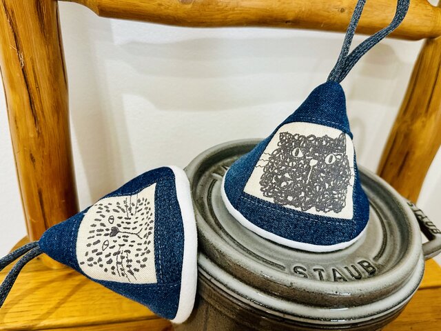 三角鍋つかみ★staub ストウブ ホーロー デニムリメイク | iichi 日々の暮らしを心地よくするハンドメイドやアンティークのマーケットプレイス