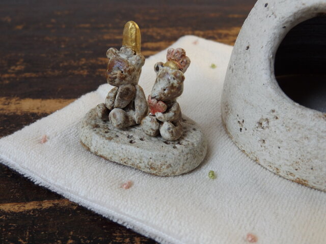 Teddyのぞきびな（赤と金） | iichi 日々の暮らしを心地よくするハンドメイドやアンティークのマーケットプレイス