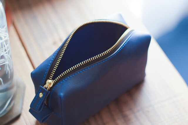 《gino》ボックスファスナーポーチ《3colors》 | iichi 日々の暮らしを心地よくするハンドメイドやアンティークのマーケットプレイス