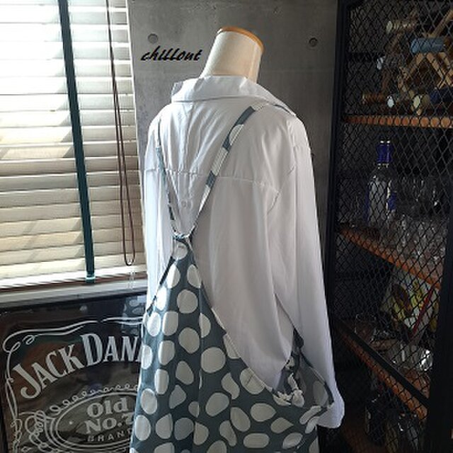 【背中がかわいい】エプロンドレス：グレードット【0575】 | iichi 日々の暮らしを心地よくするハンドメイドやアンティークのマーケットプレイス