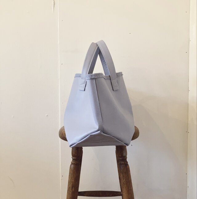 アンティーク スモール コールバッグ レザーバッグ トートバッグ 牛革 ベビーブルー | iichi 日々の暮らしを心地よくするハンドメイドやアンティークのマーケットプレイス