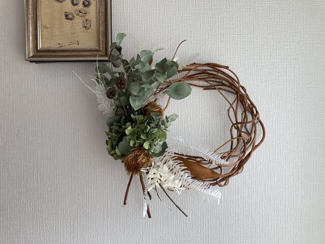ツルのリース | iichi 日々の暮らしを心地よくするハンドメイドやアンティークのマーケットプレイス