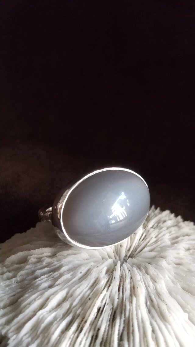 グレームーンストーンシルバーリング#14 | iichi 日々の暮らしを心地よくするハンドメイドやアンティークのマーケットプレイス