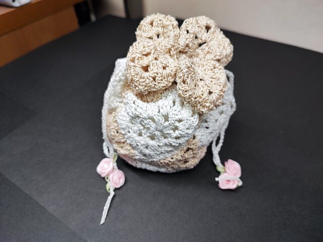 キラキラ レース編み巾着ポーチ | iichi 日々の暮らしを心地よくするハンドメイドやアンティークのマーケットプレイス