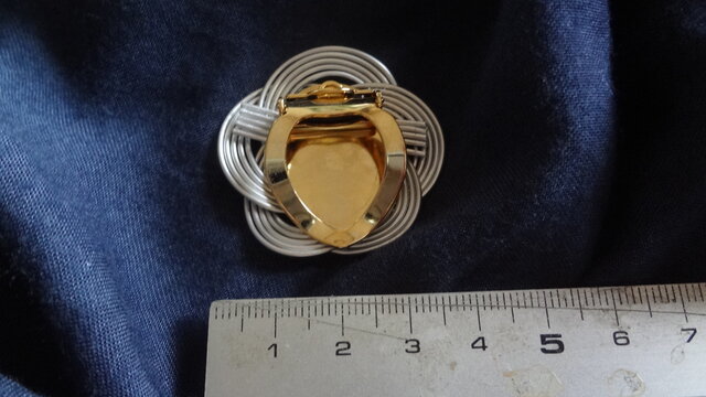 013 水引アクセサリー 梅結び 帯留め | iichi 日々の暮らしを心地よくするハンドメイドやアンティークのマーケットプレイス