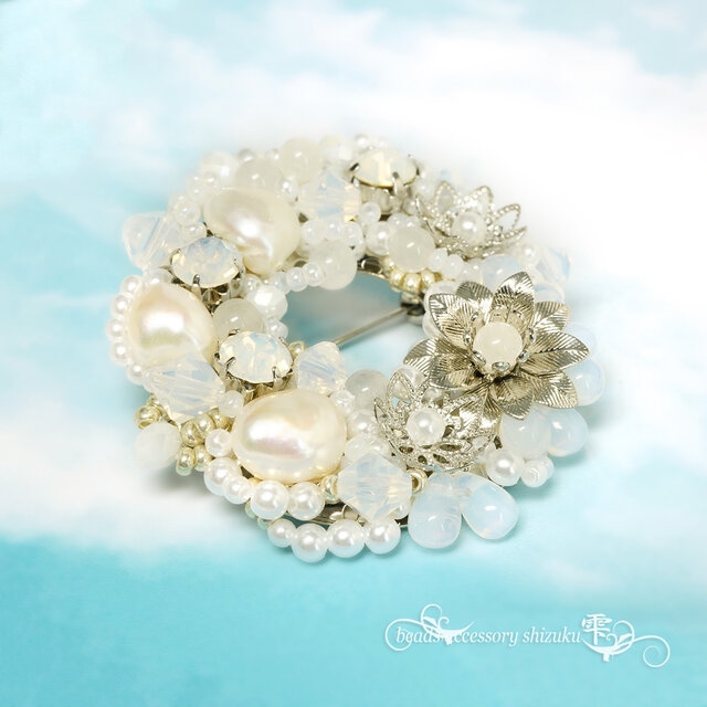 フラワーリースブローチ＊Silver White | iichi 日々の暮らしを心地よくするハンドメイドやアンティークのマーケットプレイス