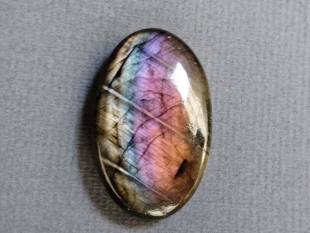 ラブラドライト マルチカラー 35x23mm ルース83 | iichi 日々の暮らしを心地よくするハンドメイドやアンティークのマーケットプレイス