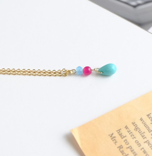 d80-157【イライラ解消】カルセドニーと【ターコイズグリーン】ドロップのトロピカルネックレス | iichi 日々の暮らしを心地よくするハンドメイドやアンティークのマーケットプレイス