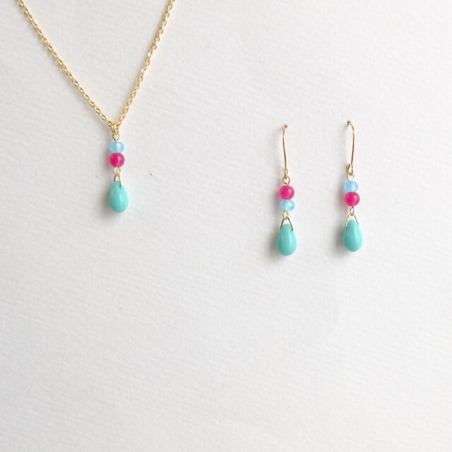 d80-157【イライラ解消】カルセドニーと【ターコイズグリーン】ドロップのトロピカルネックレス | iichi 日々の暮らしを心地よくするハンドメイドやアンティークのマーケットプレイス