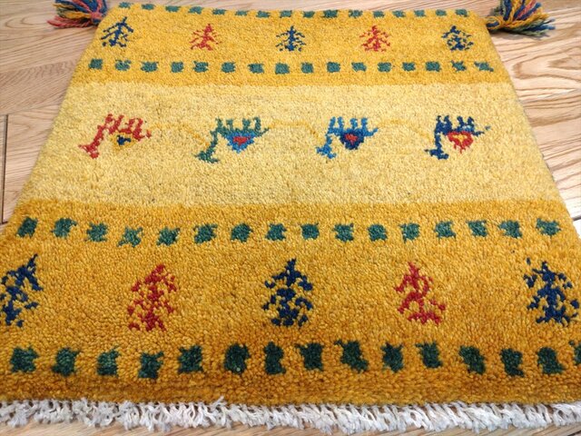 ペルシャ ギャッベ ミニマット 42x41cm ラクダ 生命の木 黄金色 | iichi 日々の暮らしを心地よくするハンドメイドやアンティークのマーケットプレイス