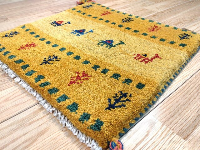 ペルシャ ギャッベ ミニマット 42x41cm ラクダ 生命の木 黄金色 | iichi 日々の暮らしを心地よくするハンドメイドやアンティークのマーケットプレイス