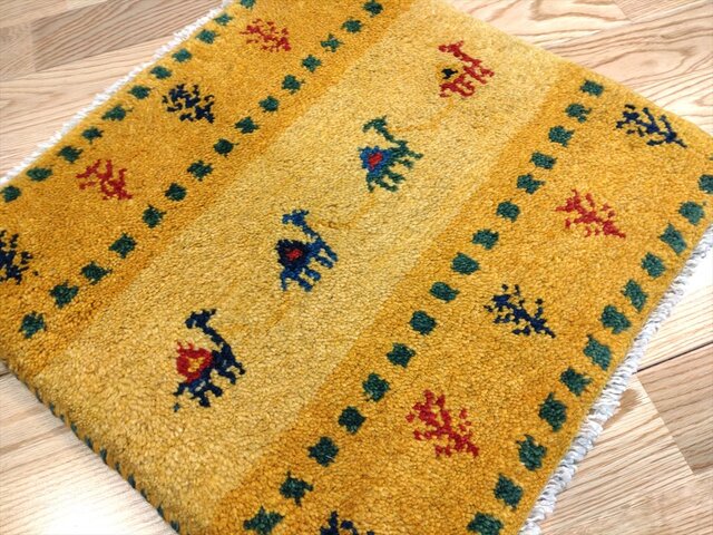 ペルシャ ギャッベ ミニマット 42x41cm ラクダ 生命の木 黄金色 | iichi 日々の暮らしを心地よくするハンドメイドやアンティークのマーケットプレイス