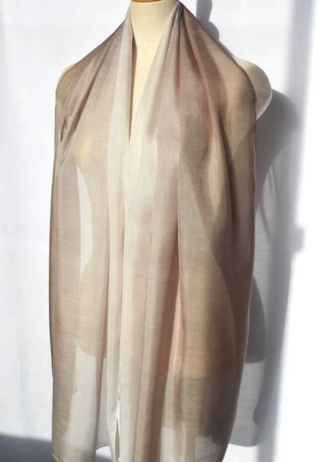 新作「色が変化する麴塵染」シルクストール（シナモン～モスグリーン） | iichi 日々の暮らしを心地よくするハンドメイドやアンティークの ...