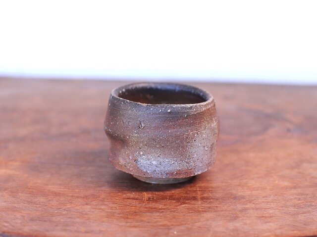 備前焼 ぐい呑み gi-018 | iichi 日々の暮らしを心地よくするハンドメイドやアンティークのマーケットプレイス