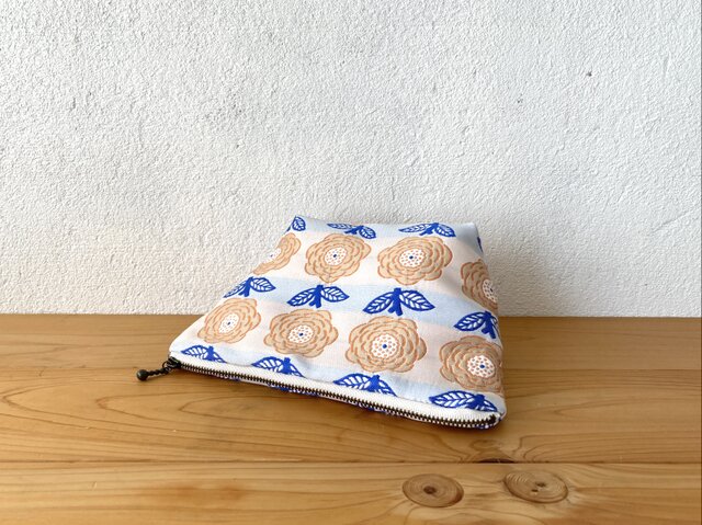 レトロな花模様のポーチ | iichi 日々の暮らしを心地よくするハンドメイドやアンティークのマーケットプレイス