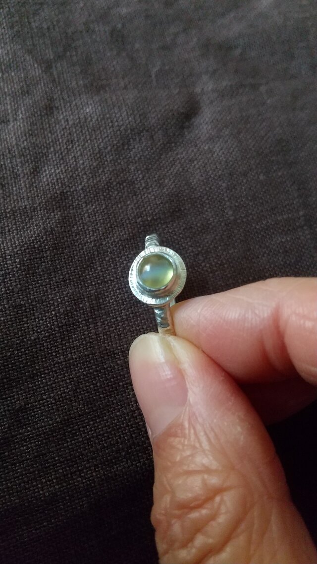 クリソベリルキャッツアイシルバーリング#11 | iichi 日々の暮らしを心地よくするハンドメイドやアンティークのマーケットプレイス