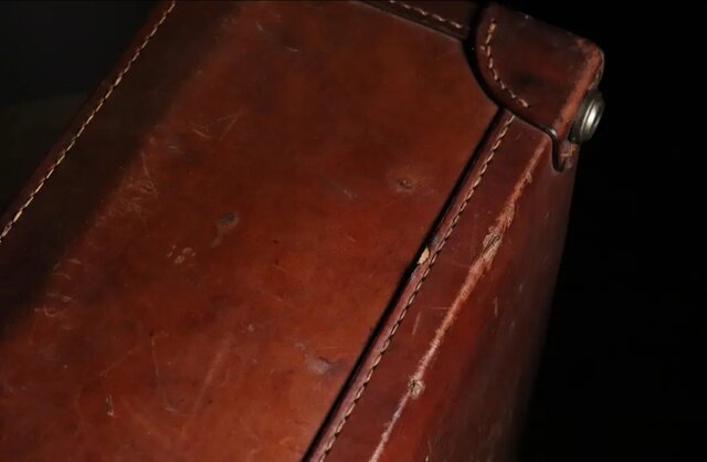 №132 古い革トランク/鞄/収納/古道具/ナチュラルインテリ/アンティーク | iichi 日々の暮らしを心地よくするハンドメイドやアンティークのマーケットプレイス