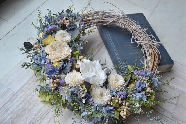 【早割＊母の日2024】ナチュラルブルーのハーフwreath | iichi 日々の暮らしを心地よくするハンドメイドやアンティークのマーケットプレイス