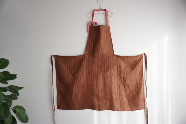 brown stripe× pink linen Apron | iichi 日々の暮らしを心地よくするハンドメイドやアンティークのマーケットプレイス