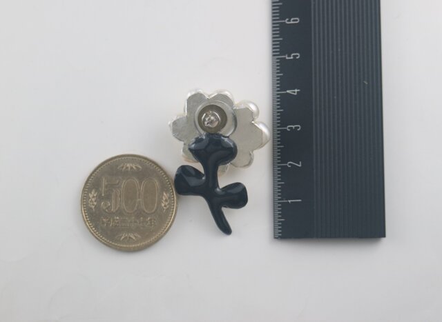 ちっちゃな真珠のお花 | iichi 日々の暮らしを心地よくするハンドメイドやアンティークのマーケットプレイス