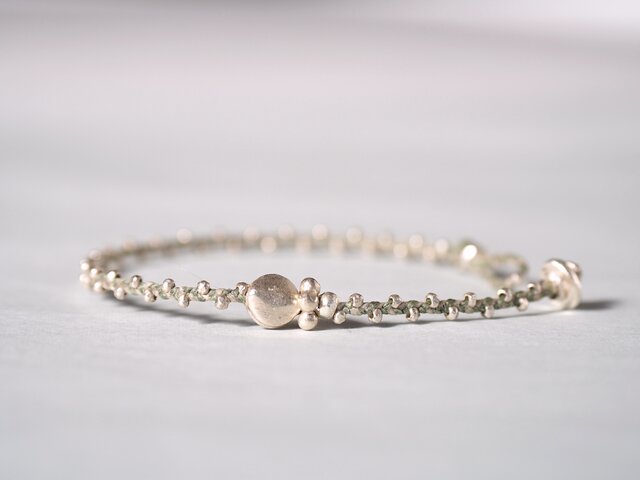 Silver braid bracelet 'Green' | iichi 日々の暮らしを心地よくするハンドメイドやアンティークのマーケットプレイス