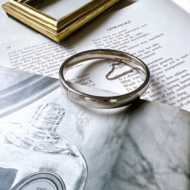 B107-ヴィンテージバングル U.S.A. 1970〜80s Shiny silver tone simple bangle | iichi 日々の暮らしを心地よくするハンドメイドや ...