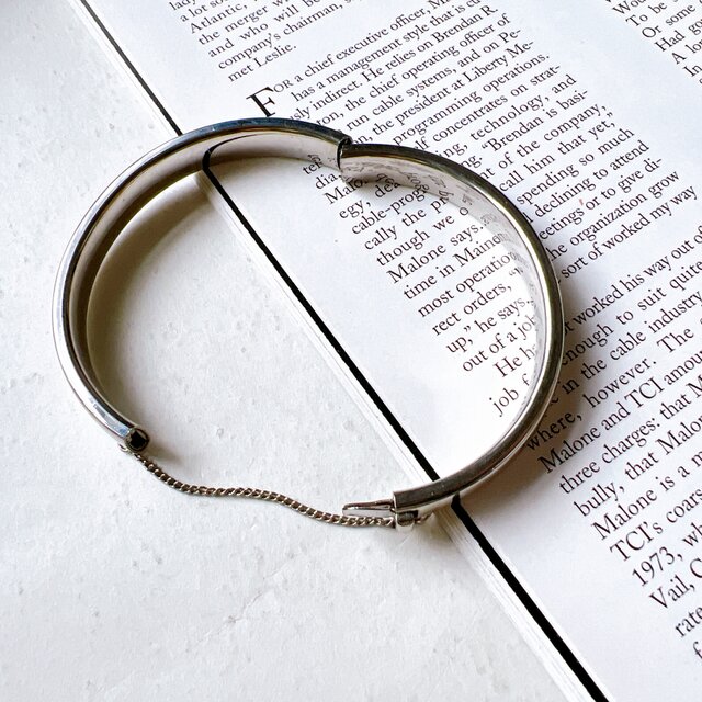 B107-ヴィンテージバングル U.S.A. 1970〜80s Shiny silver tone simple bangle | iichi 日々の暮らしを心地よくするハンドメイドや ...