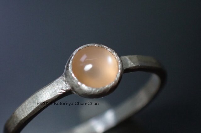 【オレンジ好き発見】オレンジムーンストーン・シルバーリング【Rococo】 | iichi 日々の暮らしを心地よくするハンドメイドやアンティークのマーケットプレイス