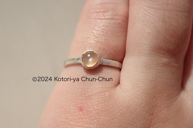 【オレンジ好き発見】オレンジムーンストーン・シルバーリング【Rococo】 | iichi 日々の暮らしを心地よくするハンドメイドやアンティークのマーケットプレイス