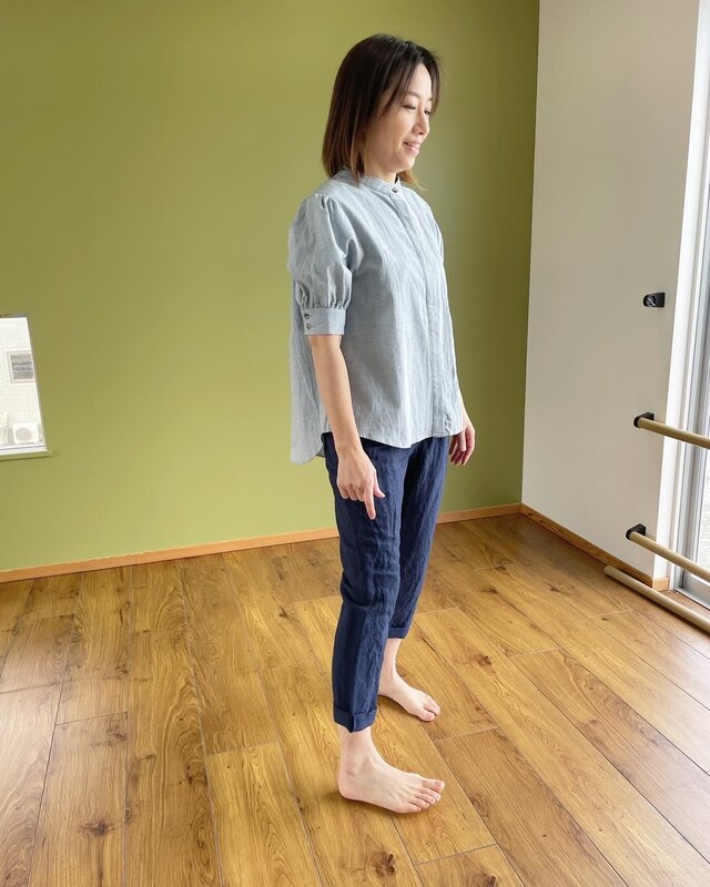 ネップミックスダンガリーピンタック比翼 半袖ブラウス BGW べっ甲ボタン（サイズ2） | iichi 日々の暮らしを心地よくするハンドメイドやアンティークのマーケットプレイス