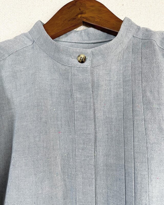 ネップミックスダンガリーピンタック比翼 半袖ブラウス BGW べっ甲ボタン（サイズ2） | iichi 日々の暮らしを心地よくするハンドメイドやアンティークのマーケットプレイス