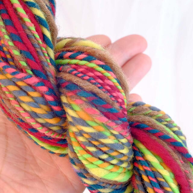 51g｜手紡ぎ糸｜ナッツ | iichi 日々の暮らしを心地よくするハンドメイドやアンティークのマーケットプレイス