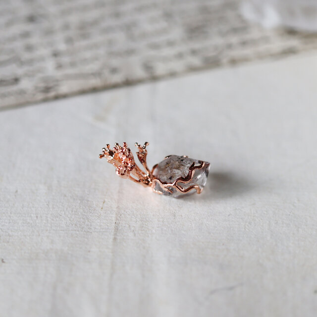 【花石】ダイヤモンドクォーツとアジサイ | iichi 日々の暮らしを心地よくするハンドメイドやアンティークのマーケットプレイス