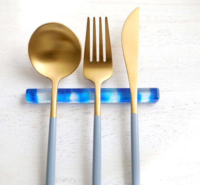 ガラスのカトラリーレスト「Ocean Blue」 | iichi 日々の暮らしを心地よくするハンドメイドやアンティークのマーケットプレイス