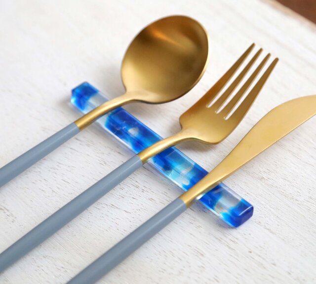 ガラスのカトラリーレスト「Ocean Blue」 | iichi 日々の暮らしを心地よくするハンドメイドやアンティークのマーケットプレイス