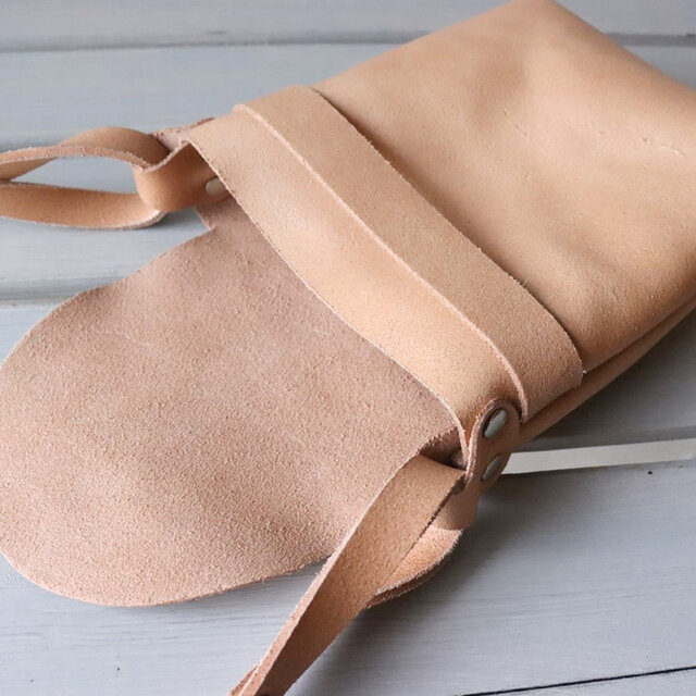 【期間限定】値下 ポシェット サコッシュ 兼用 革 ミニ ハンドメイド1161 | iichi 日々の暮らしを心地よくするハンドメイドやアンティークのマーケットプレイス