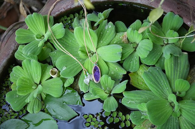 濃い高品質★チャロアイト マクラメネックレス1528 | iichi 日々の暮らしを心地よくするハンドメイドやアンティークのマーケットプレイス