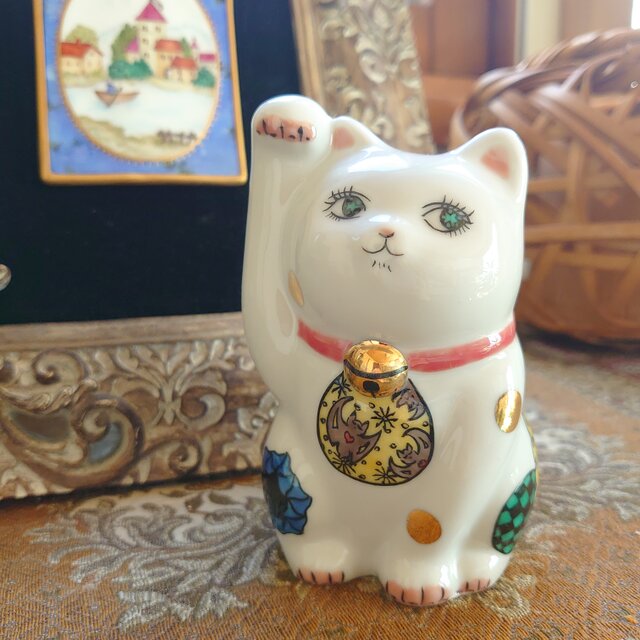 招き猫 右手 | iichi 日々の暮らしを心地よくするハンドメイドやアンティークのマーケットプレイス