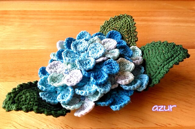 紫陽花のコサージュ（大） ブルー系 | iichi 日々の暮らしを心地よくするハンドメイドやアンティークのマーケットプレイス